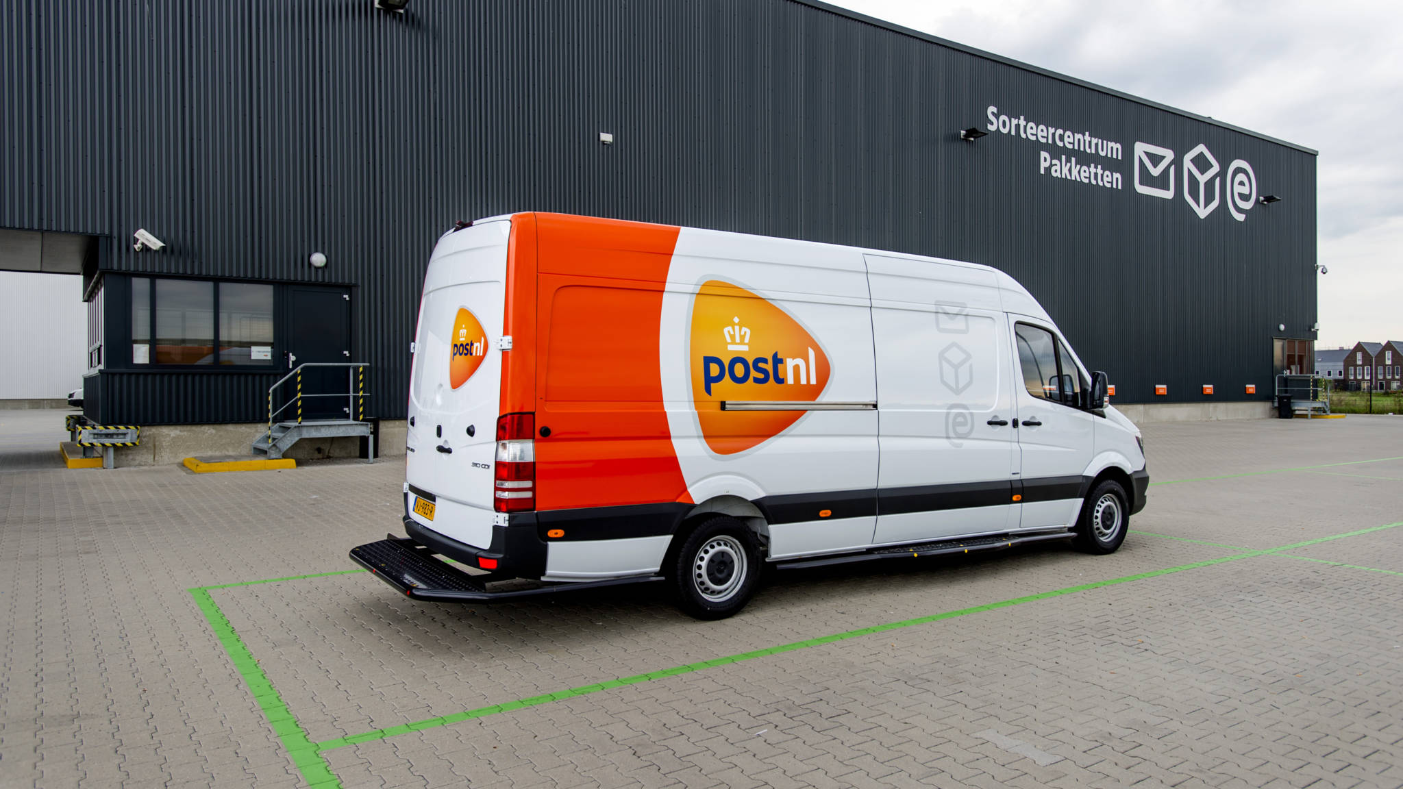 Postnl koeriersbus leasen | Lees de voorwaarden | Vind een mooie bus!